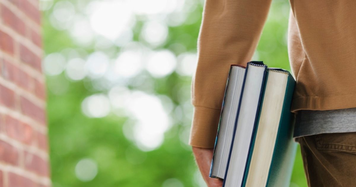 How books brought a man and his dying mom together - Chatelaine