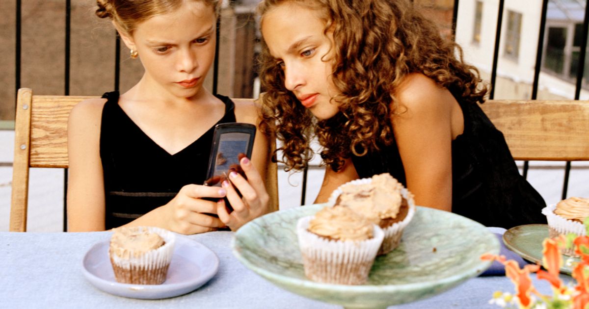 The case for no technology at the dinner table - Chatelaine