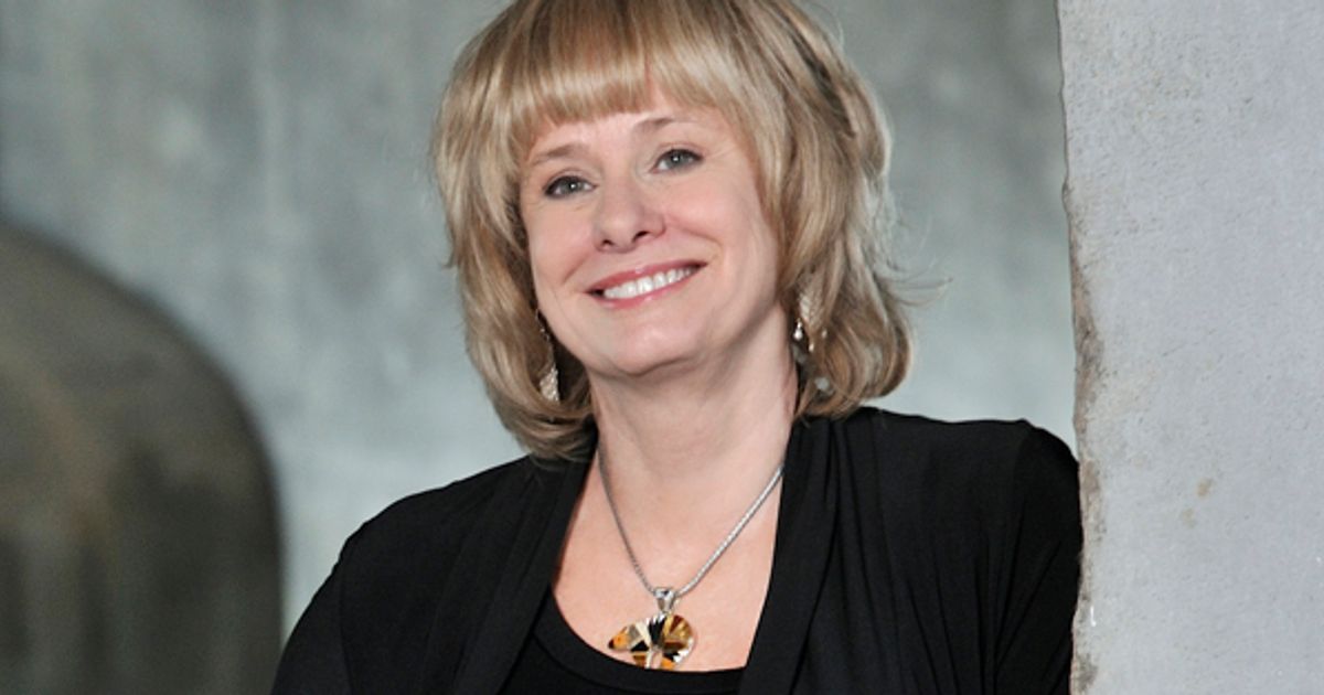 Best-selling author Kathy Reichs’ top five beach reads - Chatelaine