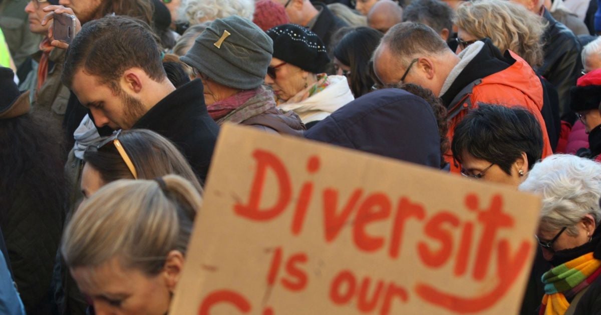 5 ways you can take a stand against hate right now - Chatelaine