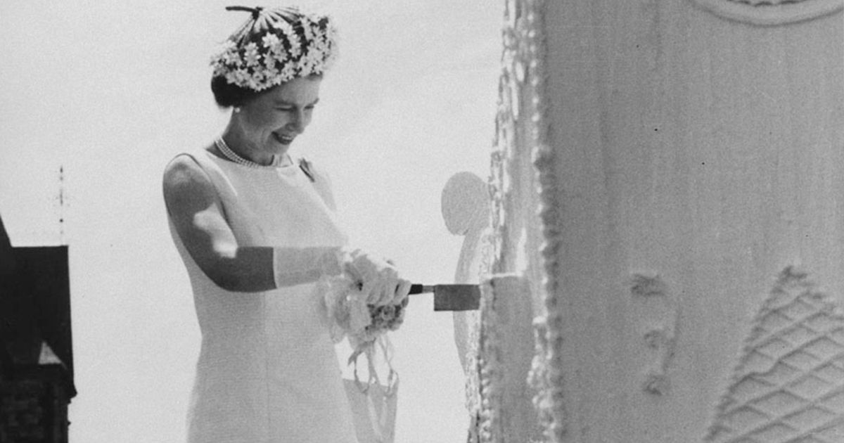 What The Queen's Chef Told Us In 1965 About Her Favourite Foods ...