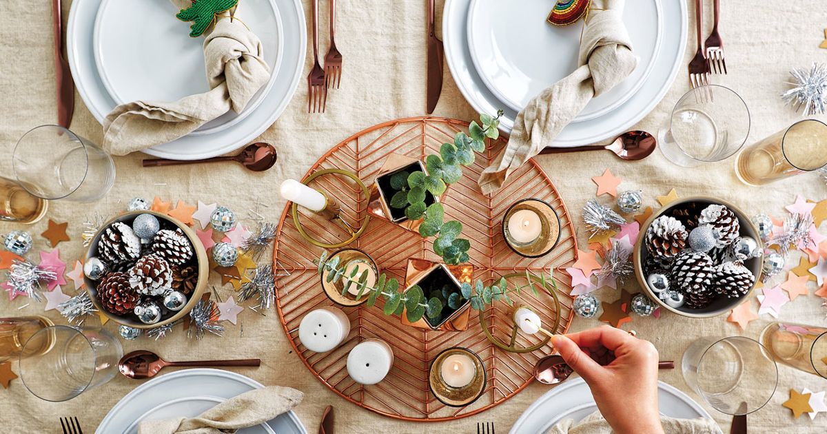 2 Gorgeous Holiday Tables — With Just One Set Of Tableware - Chatelaine