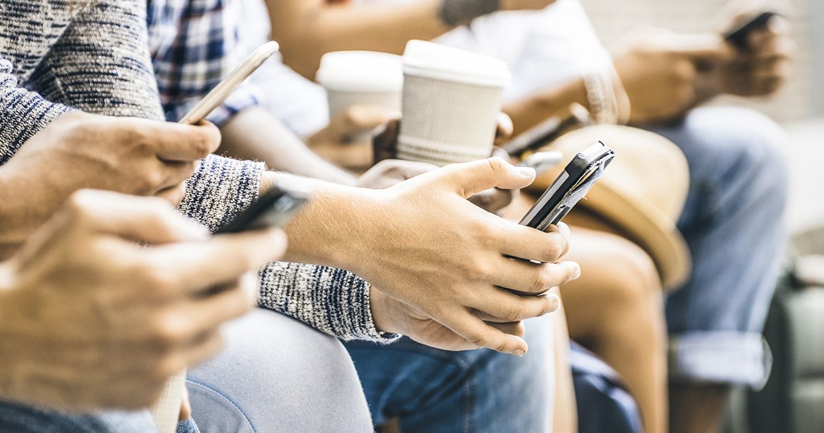 Here's How I Avoid News Burnout While Staying Informed - Chatelaine