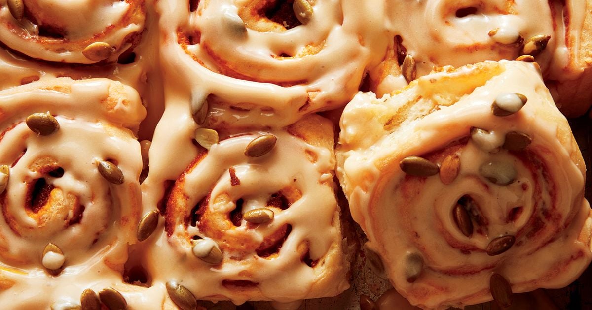 Pumpkin Pie Buns with Maple Cream Cheese Glaze Recipe - Chatelaine