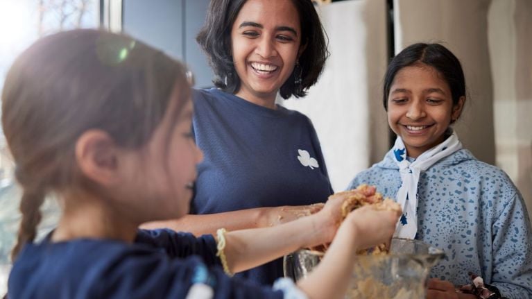 5 Reasons Girl Guide Volunteers Love What They Do - Chatelaine
