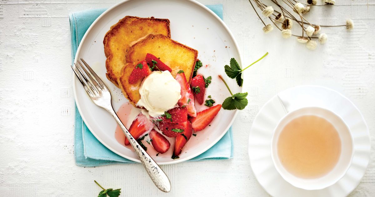 Easy Cake Toast With Honeyed Strawberries Recipe - Chatelaine