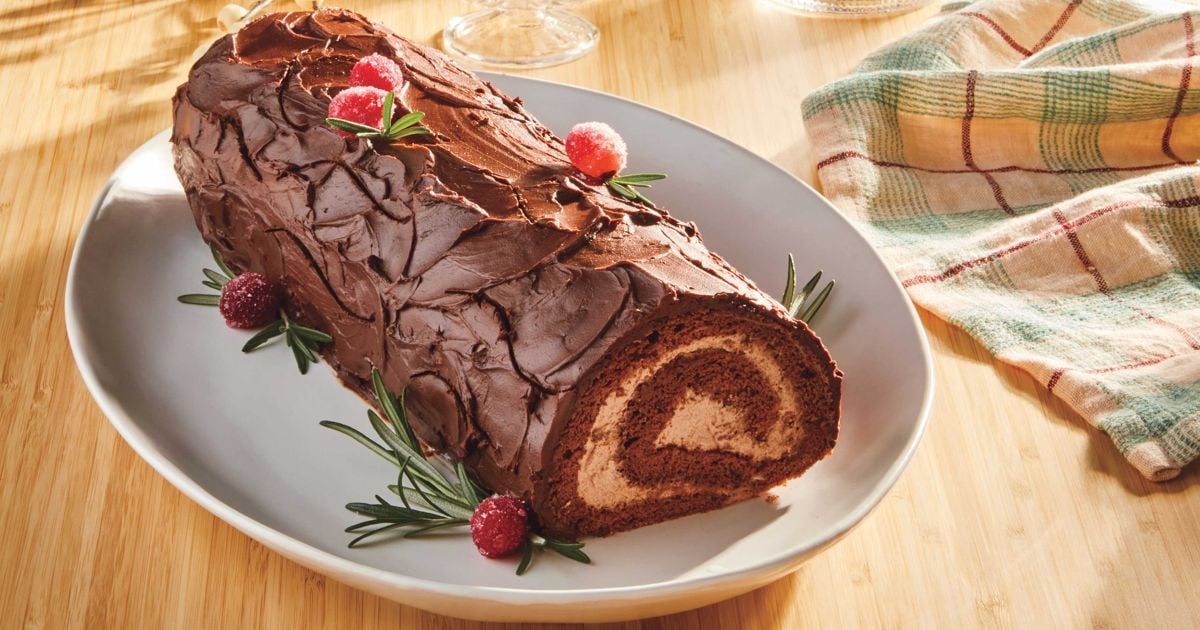 The Trick To Rolling A Perfect Yule Log - Chatelaine
