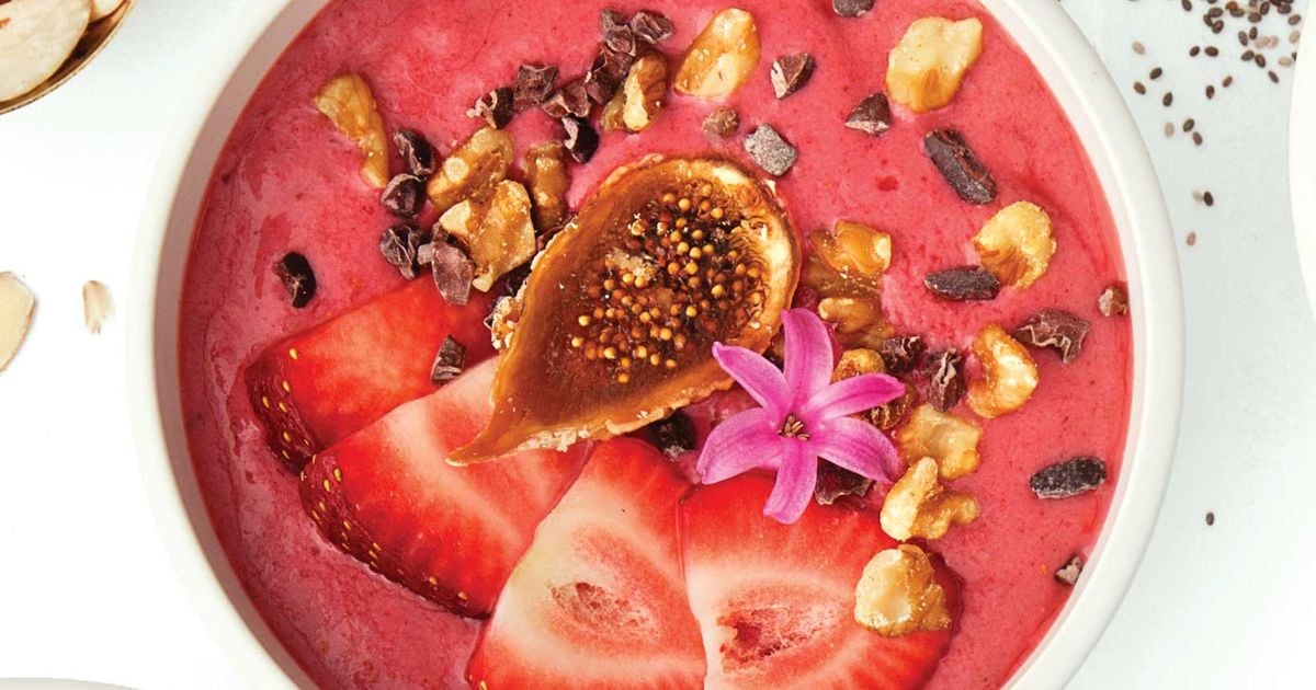 Red Berry Smoothie Bowl Recipe - Chatelaine